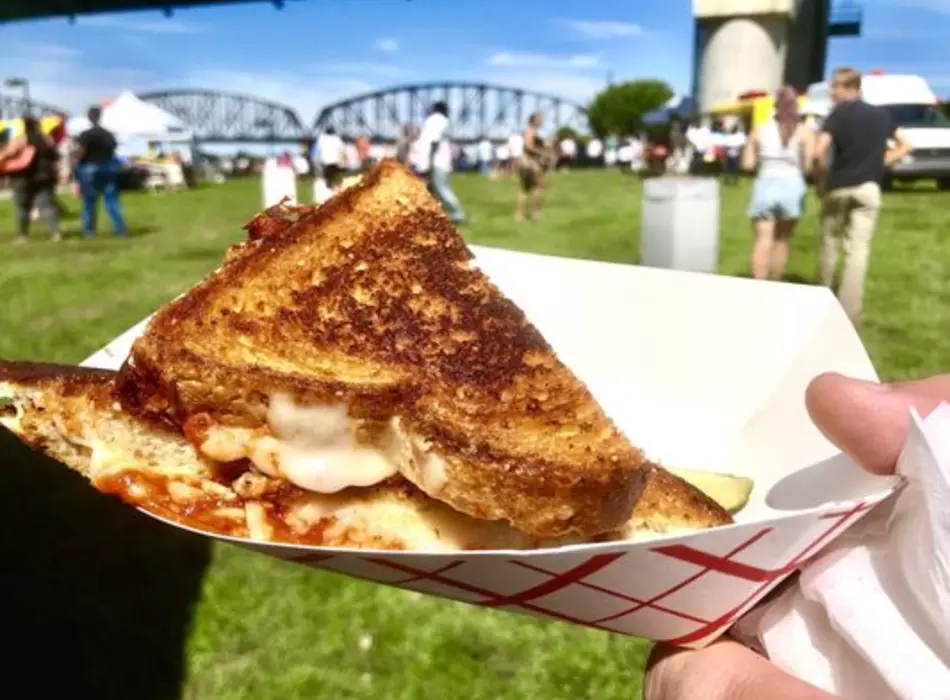 Lil Cheezers Gourmet Grilled Cheesemobile | Food Trucks In | Louisville KY